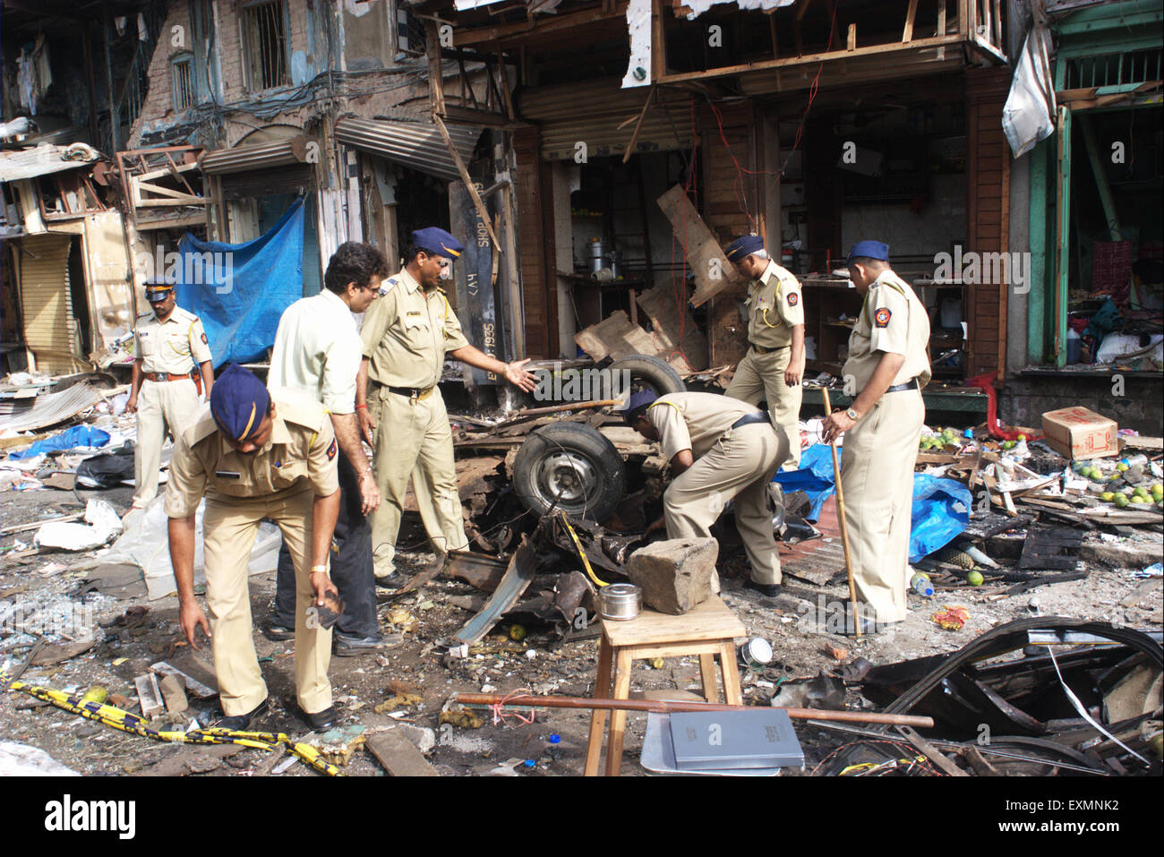 Explosion polizei -Fotos und -Bildmaterial in hoher Auflösung – Alamy