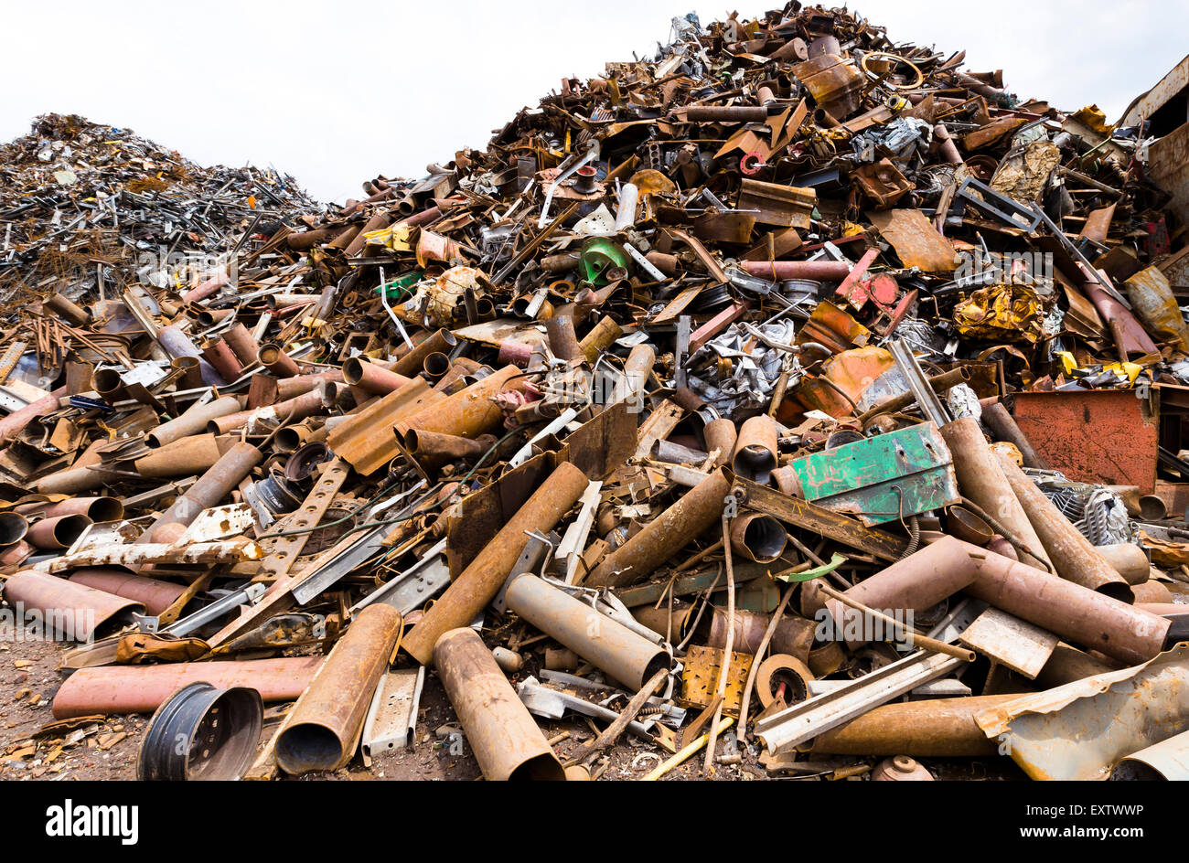 Scrap metal waste -Fotos und -Bildmaterial in hoher Auflösung – Alamy