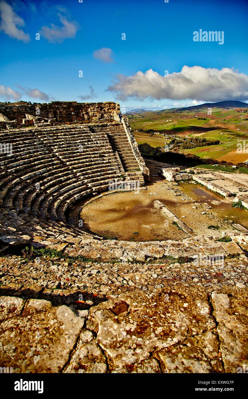 Segesta amphitheater -Fotos und -Bildmaterial in hoher Auflösung – Alamy