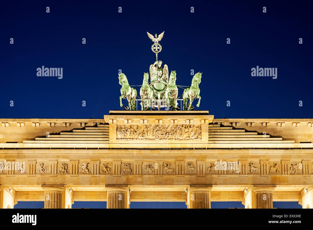 Brandenburger tor nachtzeit Stockfotos und -bilder Kaufen - Alamy