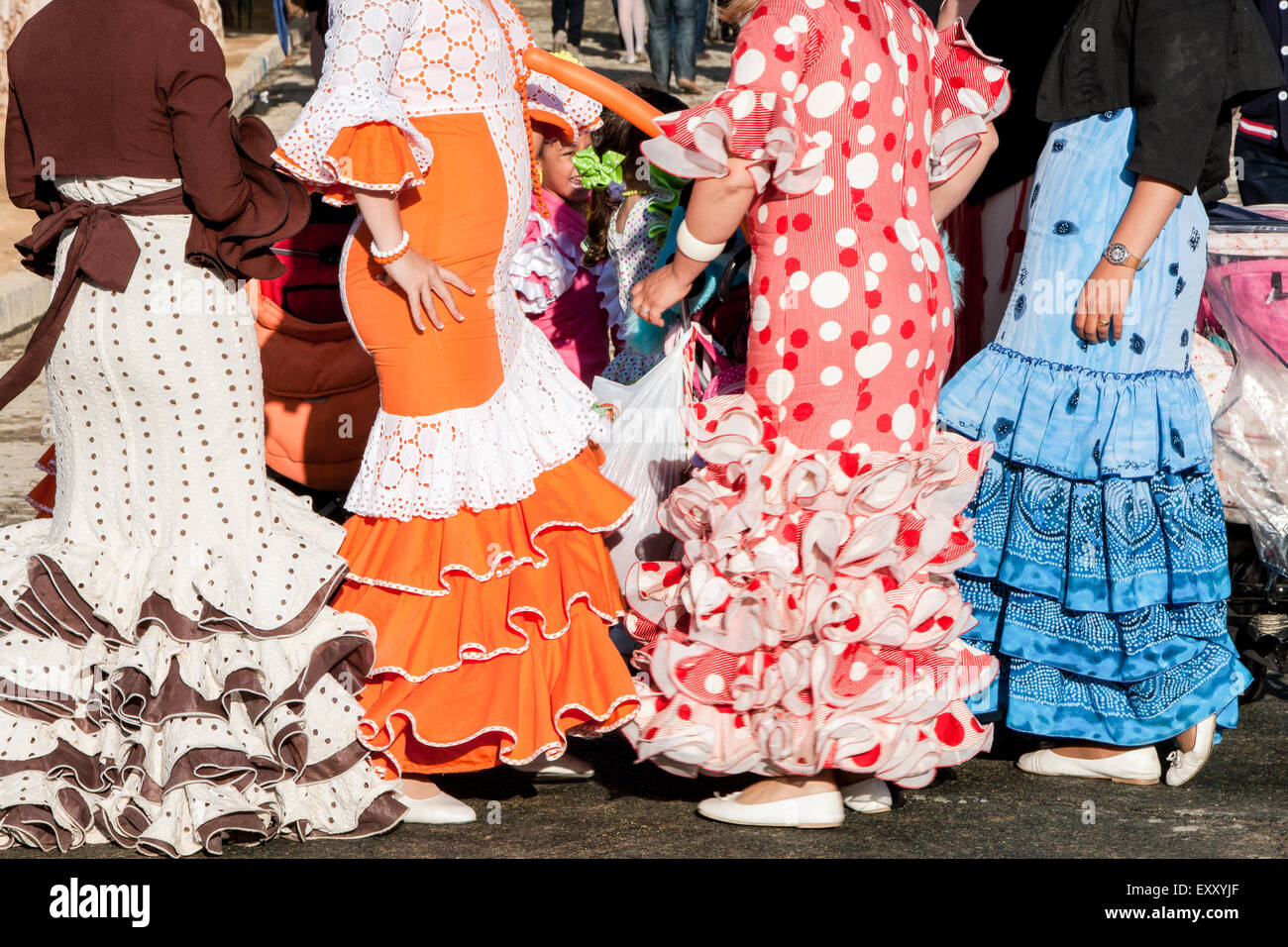 Kleid im sevillana stil -Fotos und -Bildmaterial in hoher Auflösung – Alamy