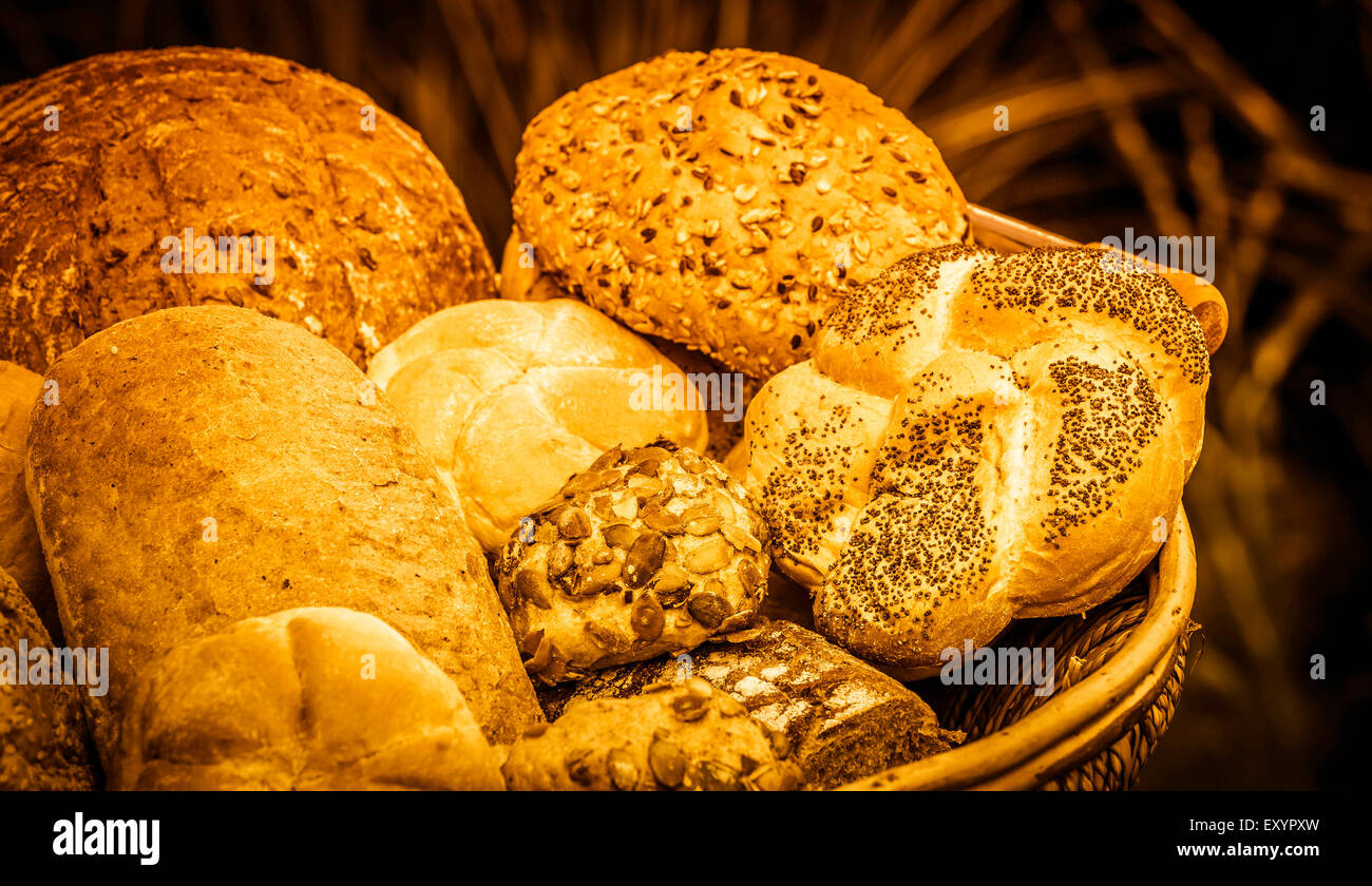 Sortiment von Golden Brote Brot und Brot Brötchen Stockfotografie - Alamy