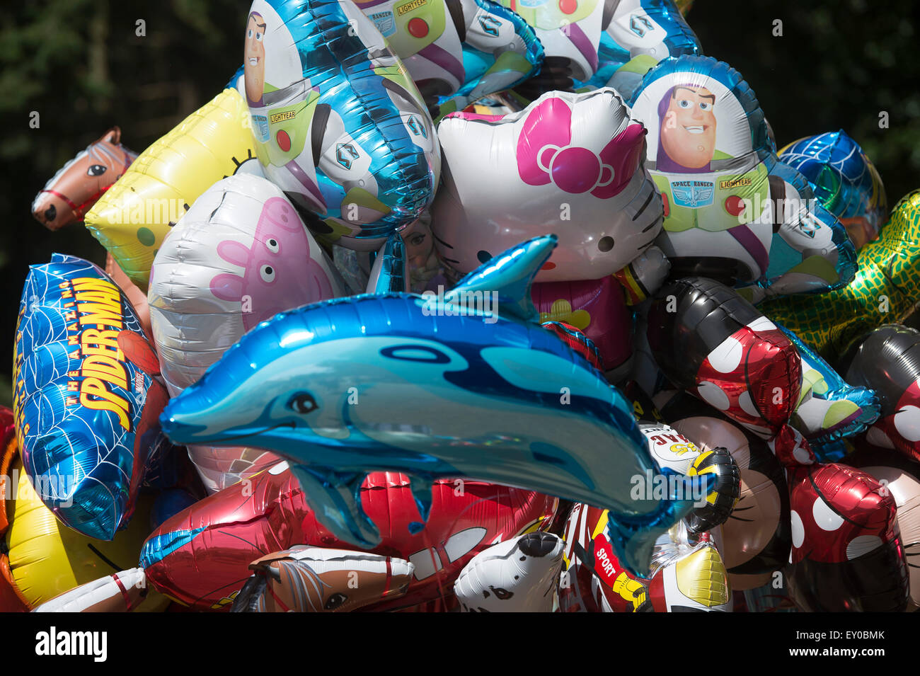 Helium balloons -Fotos und -Bildmaterial in hoher Auflösung – Alamy