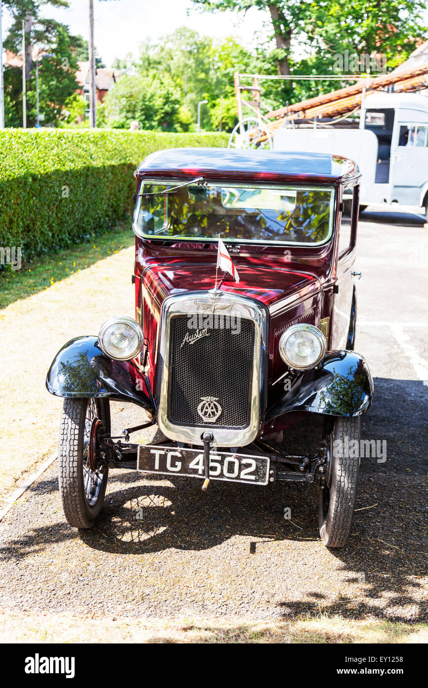 Austin Seven 7 Oldtimer Fahrzeug antike traditionelle rote alte 40er ...