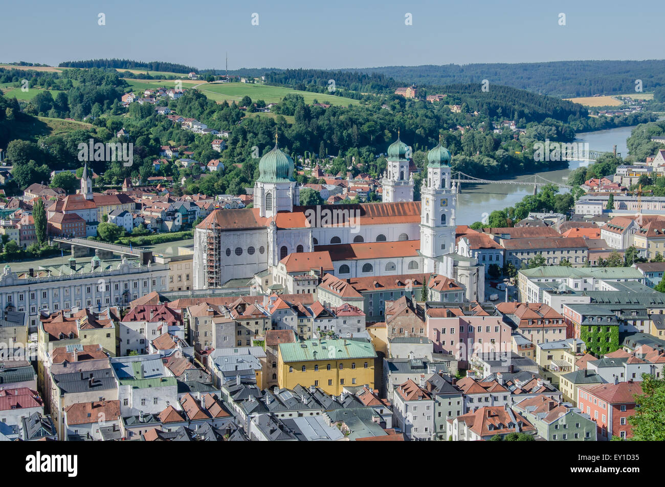 phantastischer Blick vom Veste Oberhaus auf den Stephansdom ...