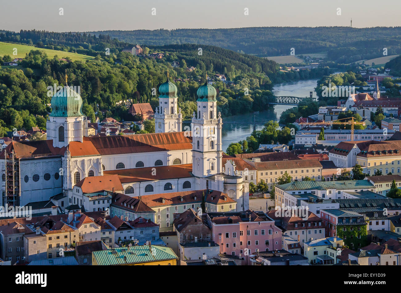 phantastischer Blick vom Veste Oberhaus auf den Stephansdom ...