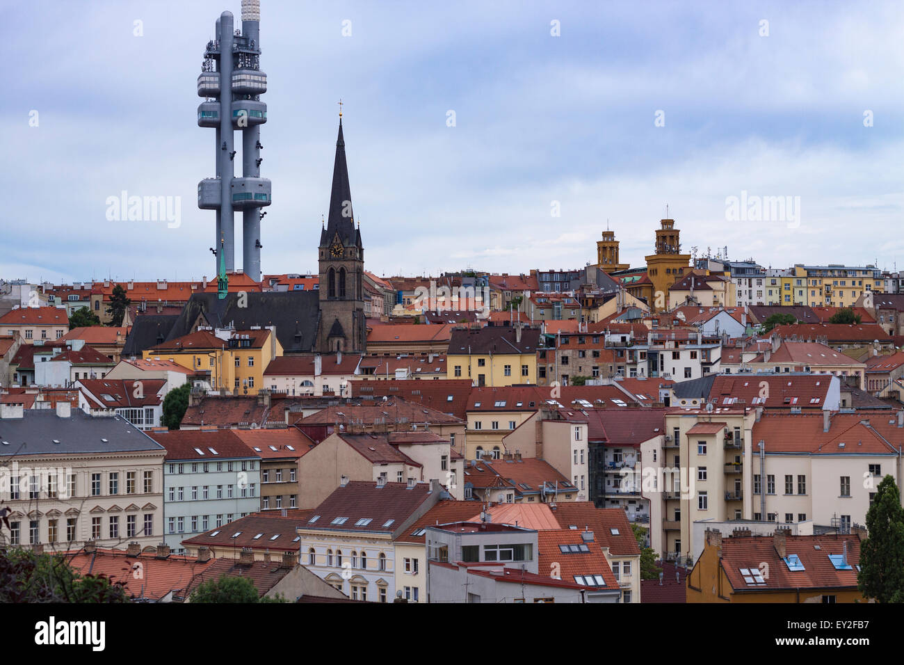 Ein Blick über die Stadt vom Hügel Vitkov in Prager Bezirk 3 Zizkov. In ...