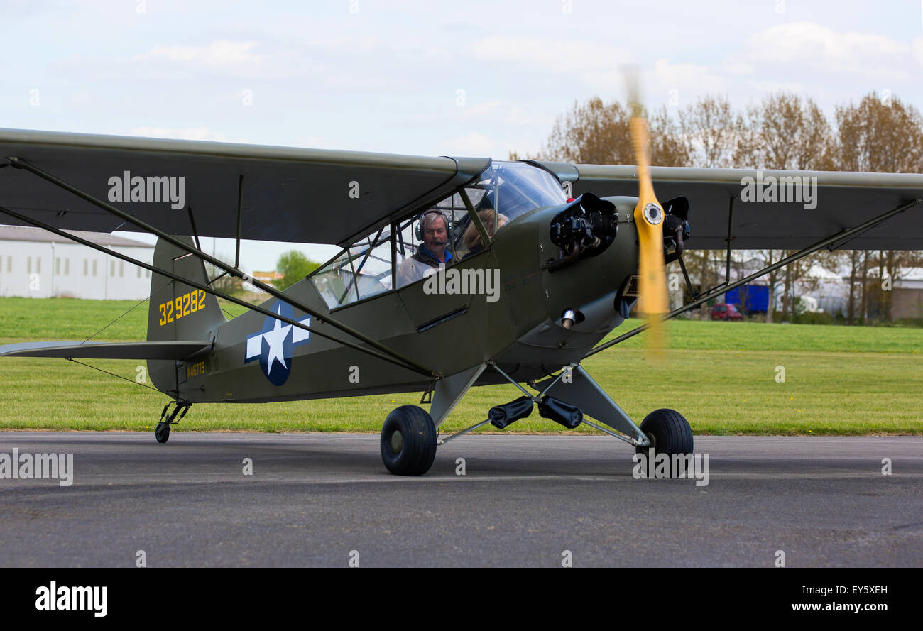 Vintage piper cub -Fotos und -Bildmaterial in hoher Auflösung – Alamy