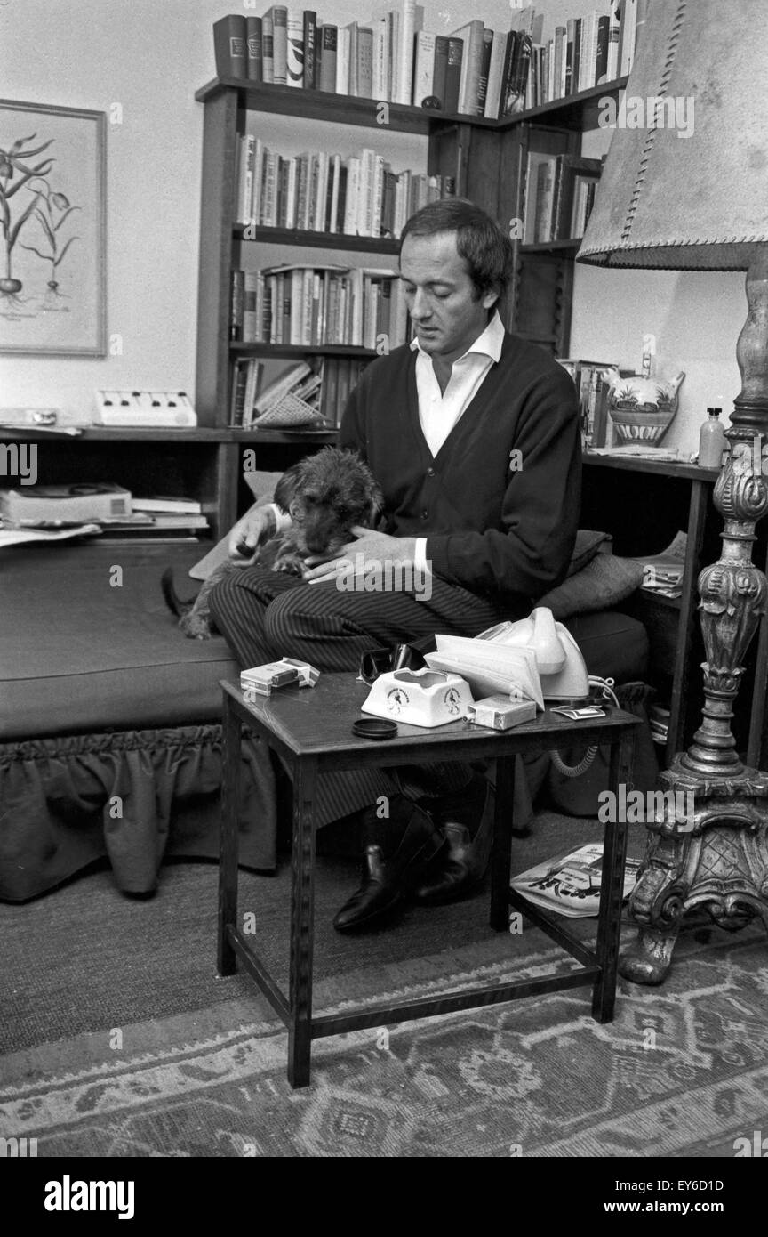 Der Deutsche Schauspieler Peter Vogel Mit seit Rauhhaardackel, 1960er ...