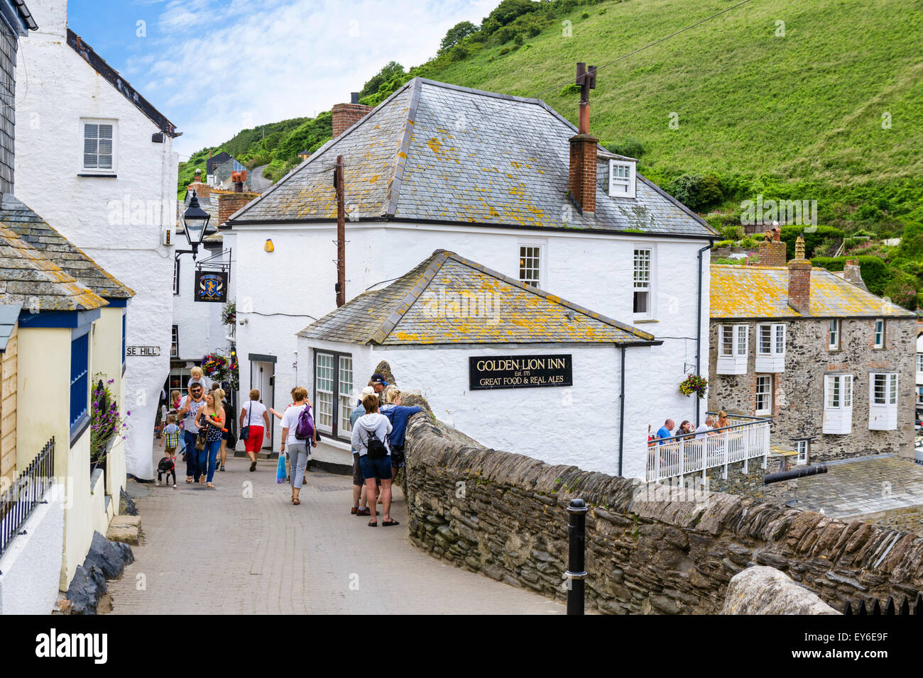Doc martin golden lion pub -Fotos und -Bildmaterial in hoher Auflösung ...