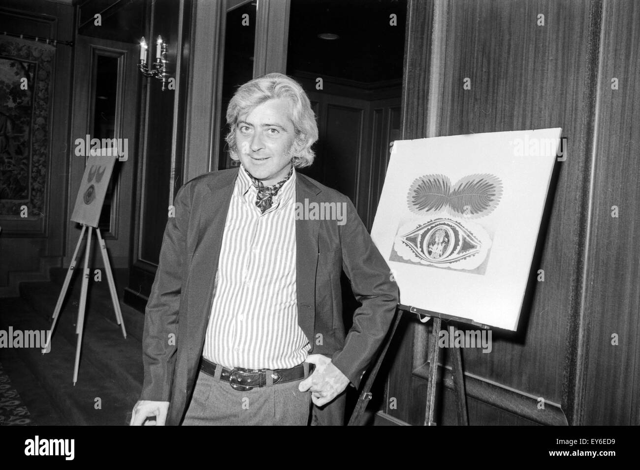 Der Österreichische Maler Prof. Wolfgang Hütter in München, Deutschland ...