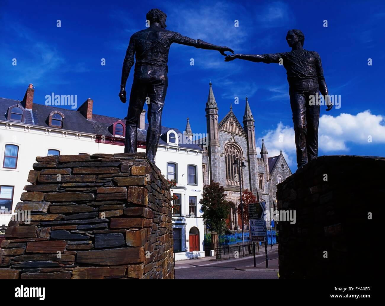 Peace statue derry city ireland -Fotos und -Bildmaterial in hoher ...