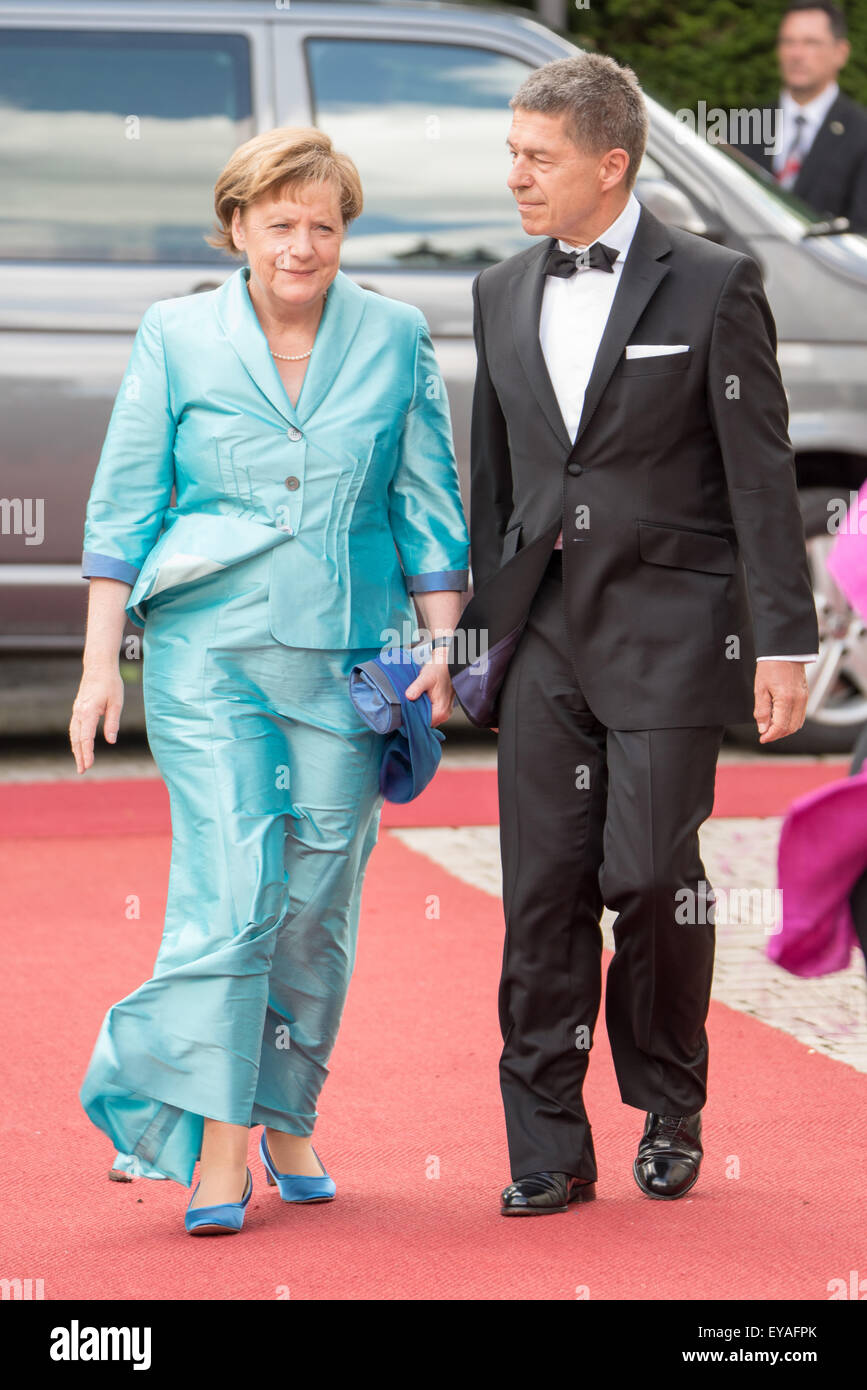Bayreuth, Deutschland. 25. Juli 2015. Bundeskanzlerin Angela Merkel und ...