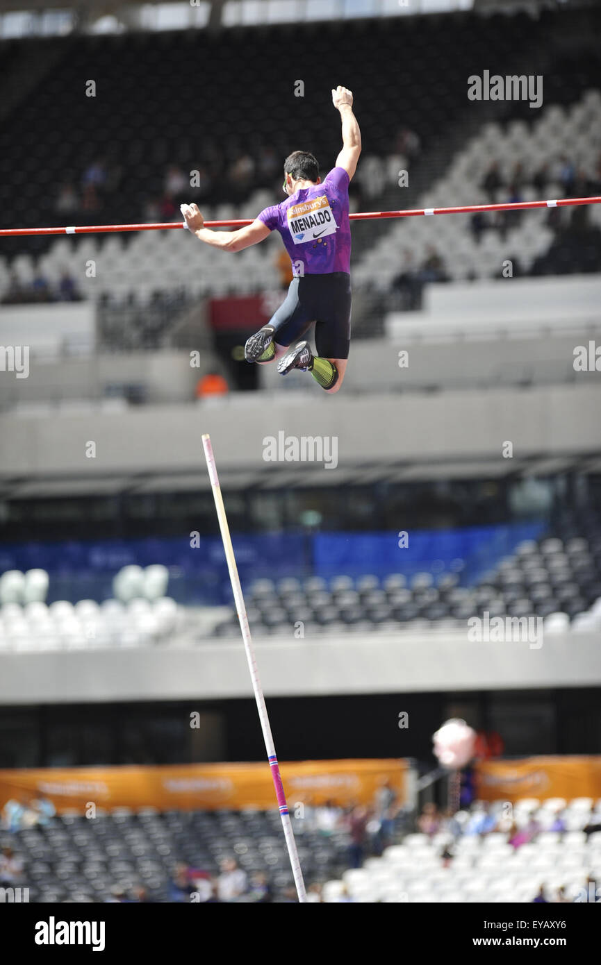 Kevin Menaldo (FRA) im Wettbewerb in der Männer-Stabhochsprung ...