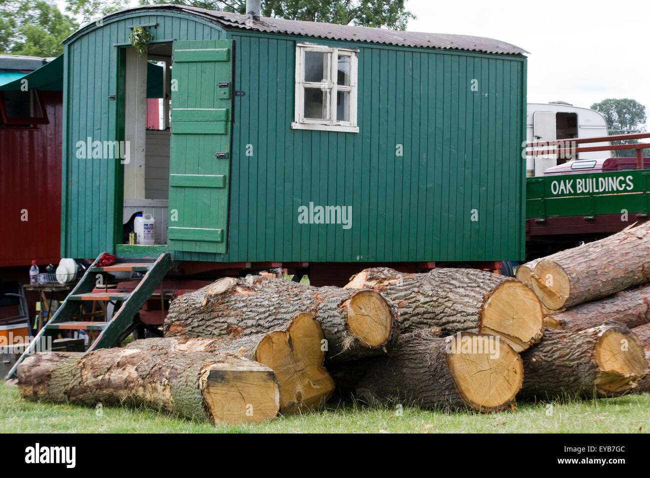 Holzfäller-Wohnwagen und Baum-LKW Stockfotografie - Alamy