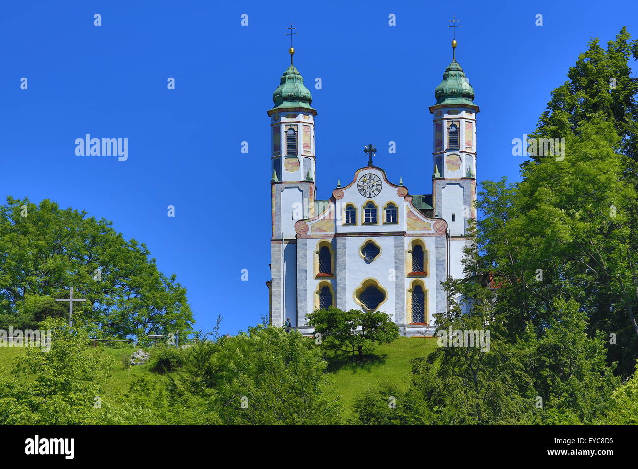 Kirche und kalvarienberg -Fotos und -Bildmaterial in hoher Auflösung – Alamy