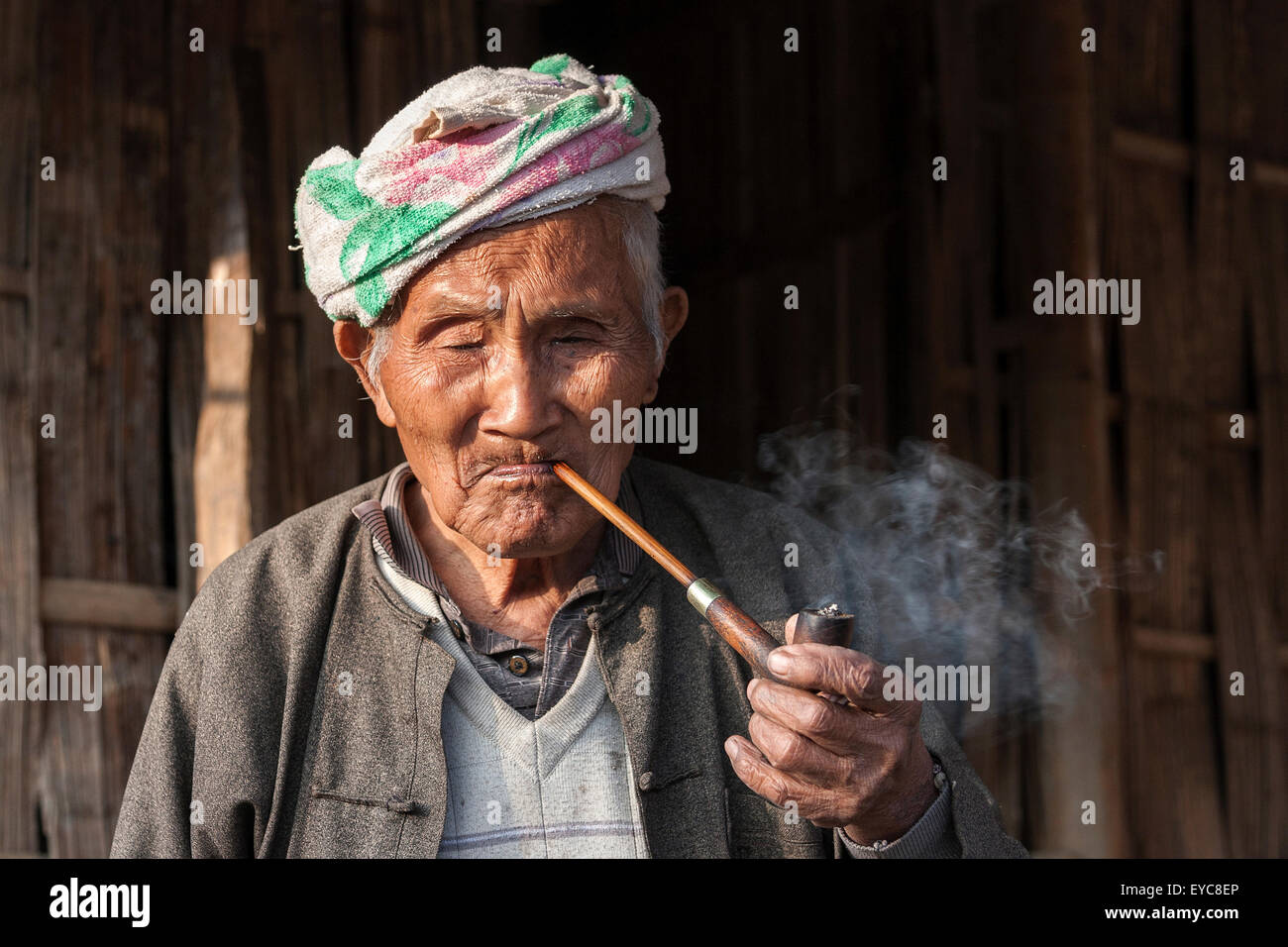 Vom rauchen -Fotos und -Bildmaterial in hoher Auflösung – Alamy