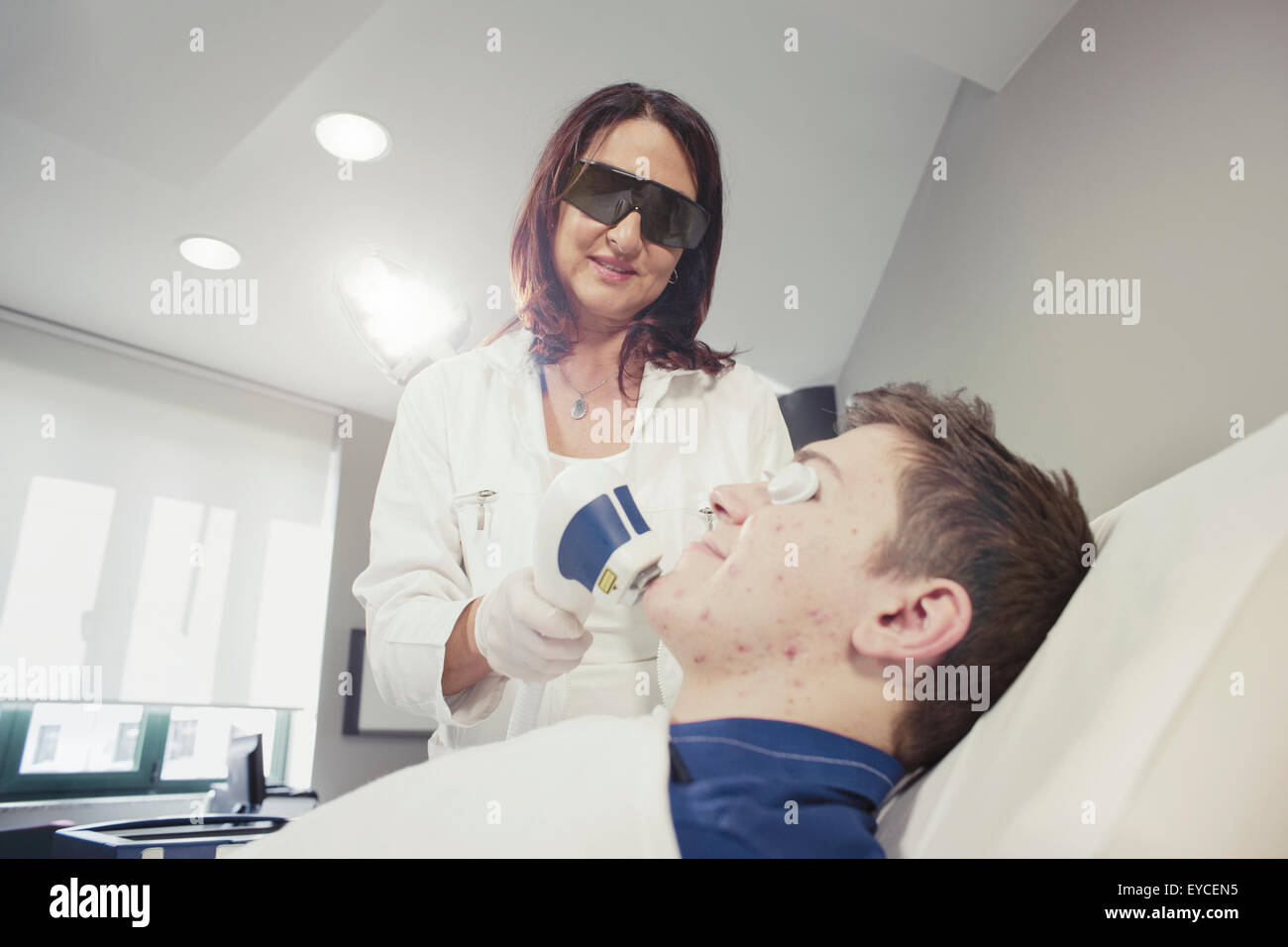 Narbe laser -Fotos und -Bildmaterial in hoher Auflösung – Alamy