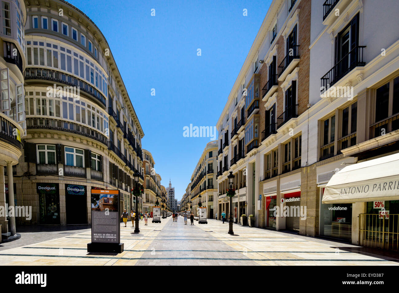 Spain andalusia malaga shopping street -Fotos und -Bildmaterial in ...