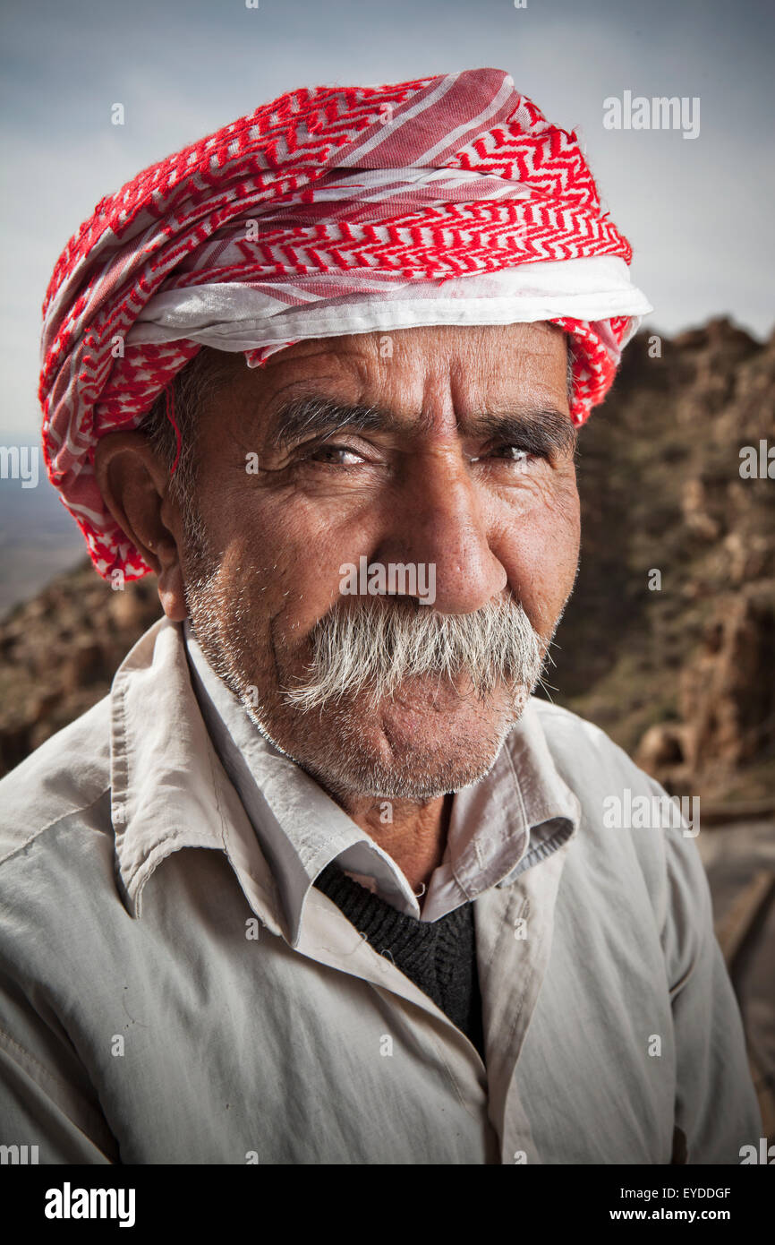 Portrait von Yeziden Mann im irakischen Kurdistan, Irak Stockfotografie ...