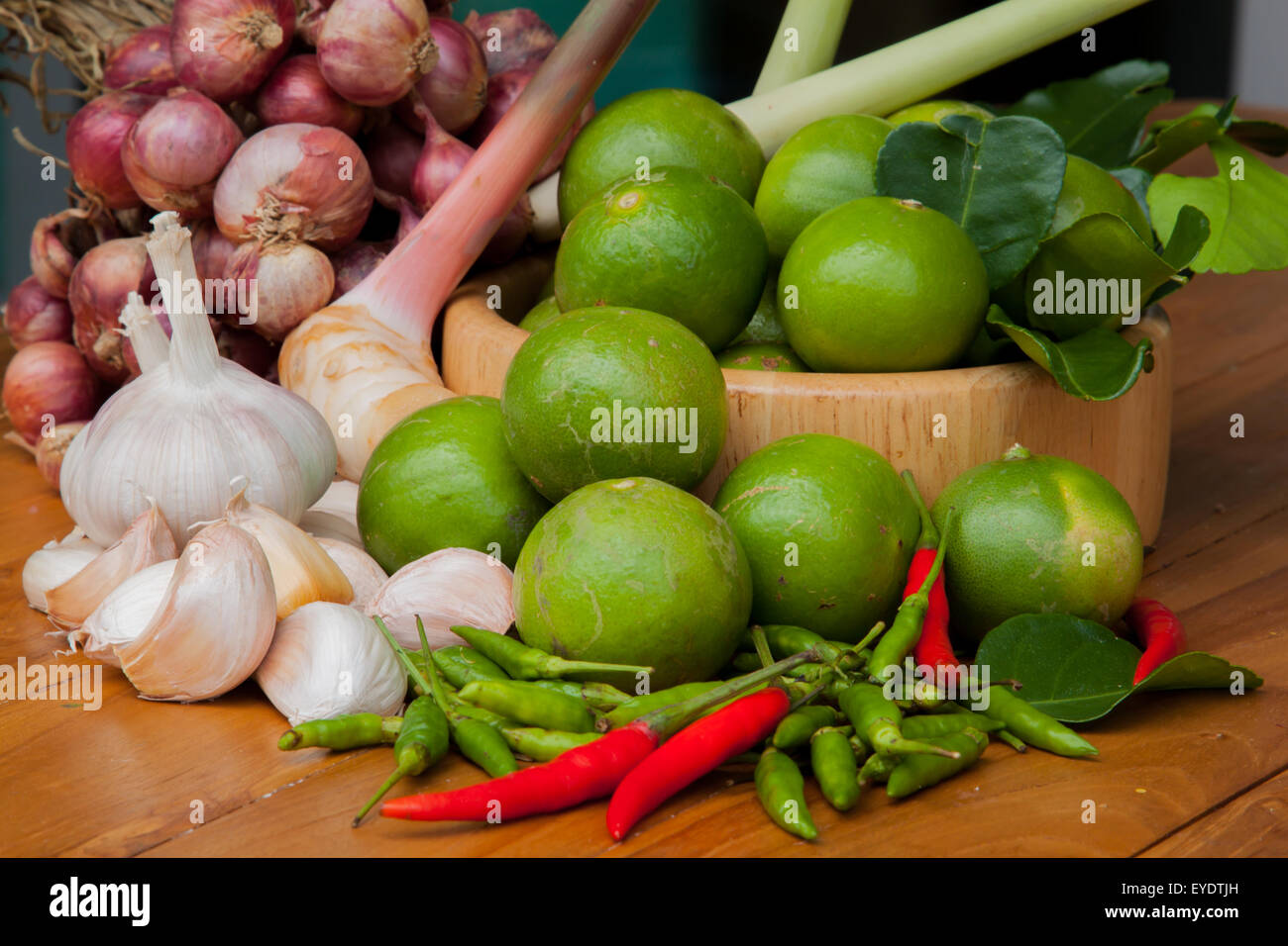 Schalotten, Knoblauch, Zwiebel, Zitrone, Paprika Stockfotografie - Alamy