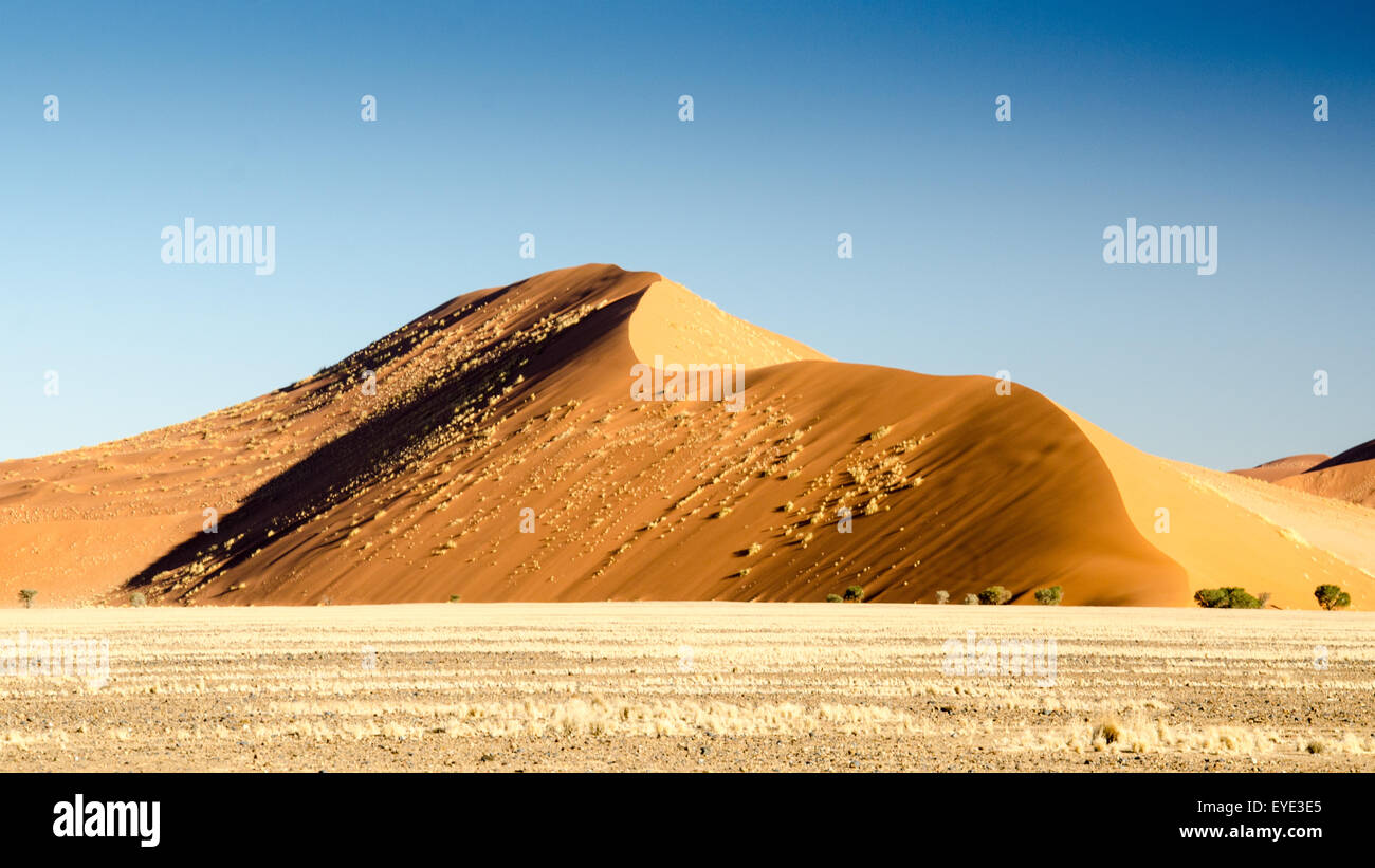 Dramatische Dünen Sossusvlei, Namib-Naukluft Wüste, Namibia ...