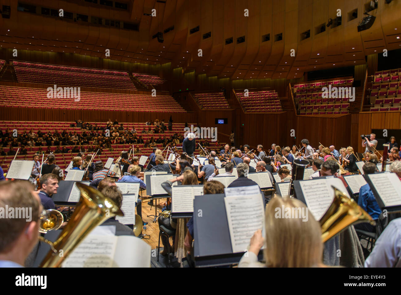Sydney, Australien. 28. Juli 2015. Sir Simon Rattle OM CBE, Musikdirektor, Berliner ...