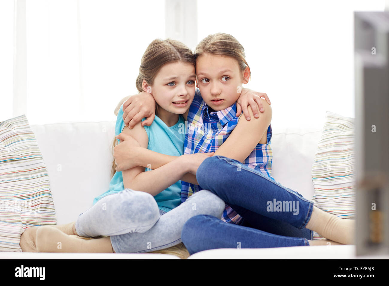 Verängstigte madchen -Fotos und -Bildmaterial in hoher Auflösung – Alamy