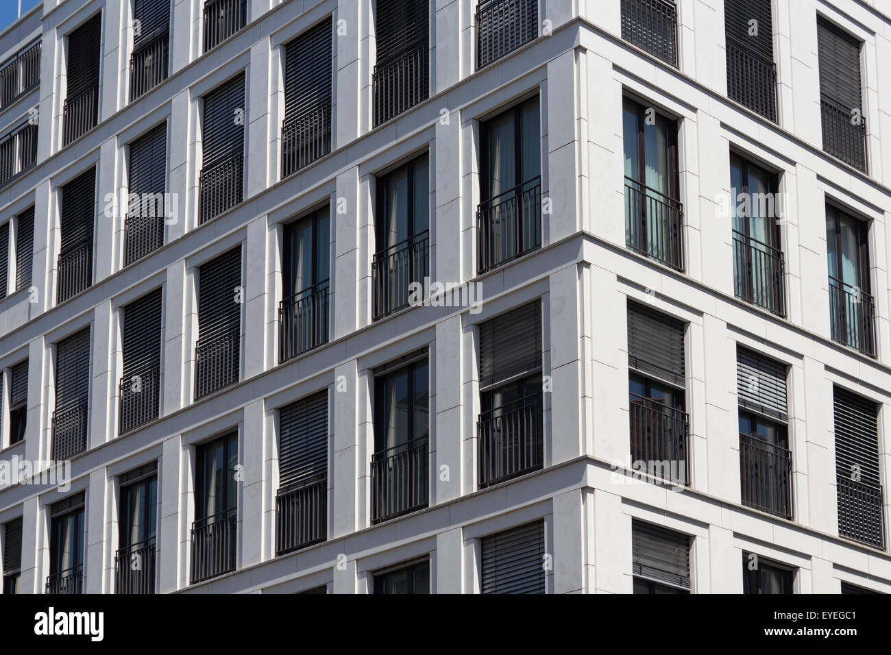 Residential building facade -Fotos und -Bildmaterial in hoher Auflösung ...