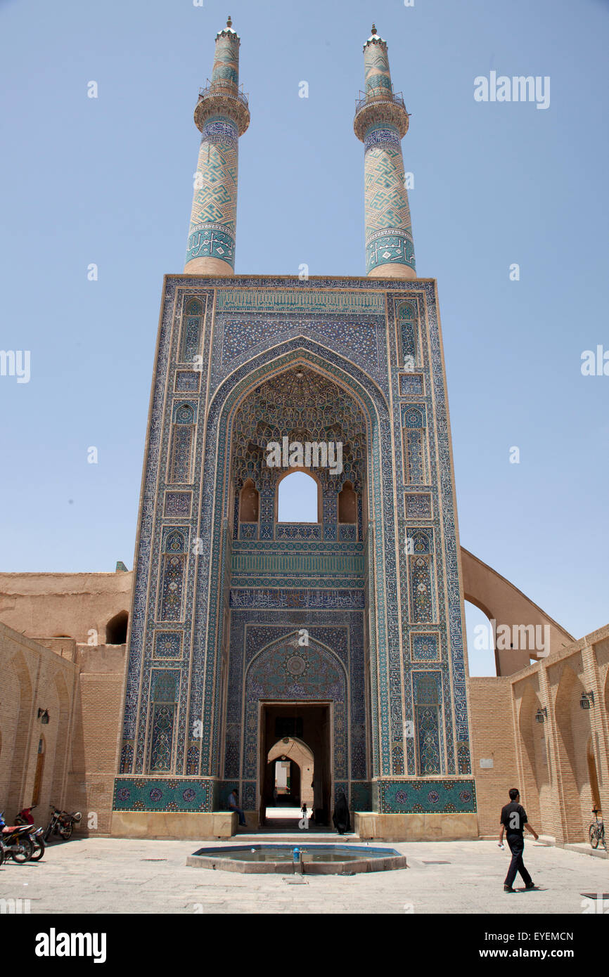 Eingang Iwan der Freitags-Moschee (Masjid-e Jame); Yazd, Iran ...