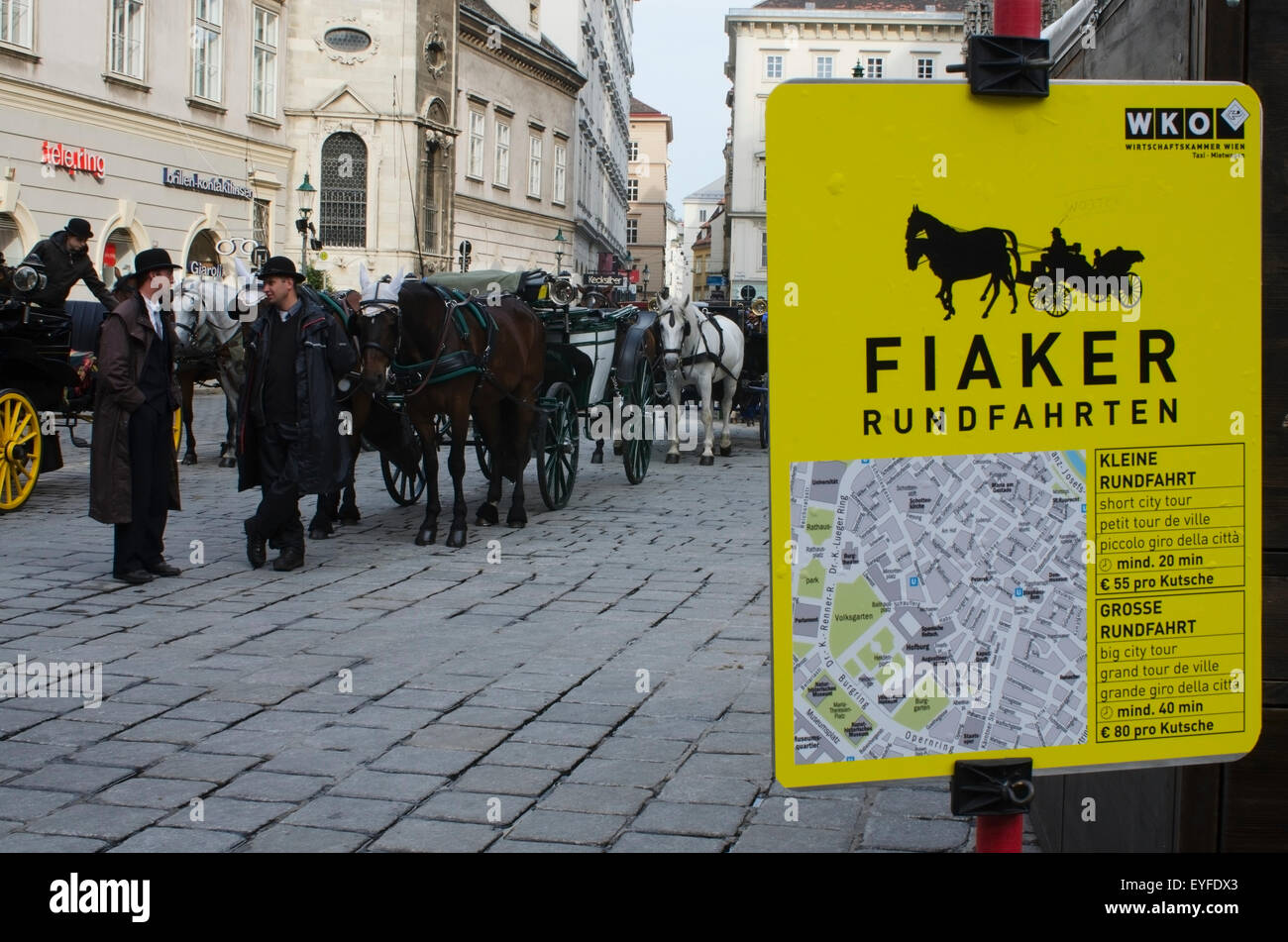 Österreich, Wien, Fiaker Fahrer warten auf Kunden; Stephans-platz ...
