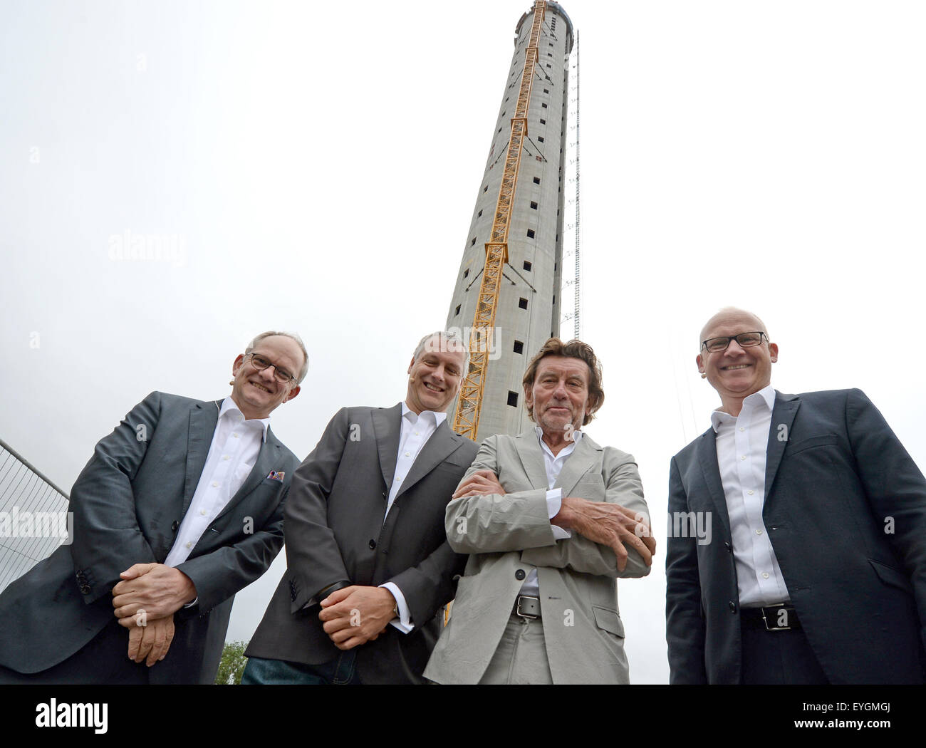 Ulrich Weinmann, Vorsitzender der Zueblin AG, Andreas Schierenbeck ...