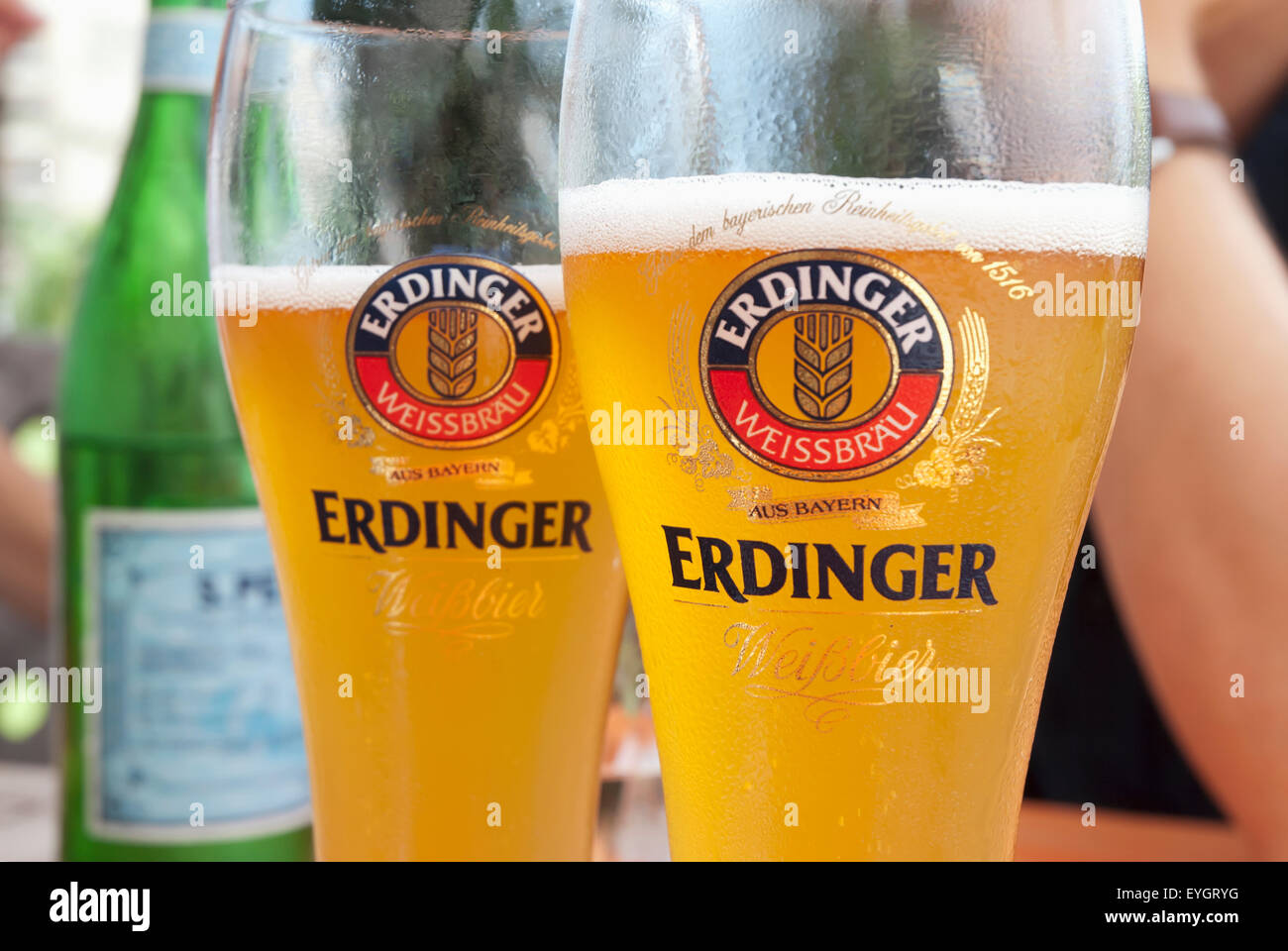 Schweizer bier -Fotos und -Bildmaterial in hoher Auflösung – Alamy