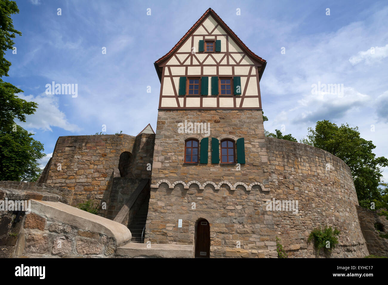 Ehemaligen Wohnturm einer hohen mittelalterlichen kaiserlichen Burg ...