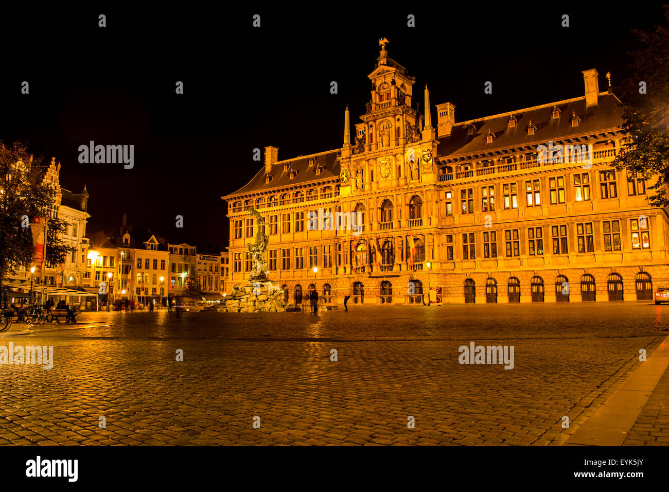 Antwerpener grote markt bei nacht -Fotos und -Bildmaterial in hoher Auflösung – Alamy