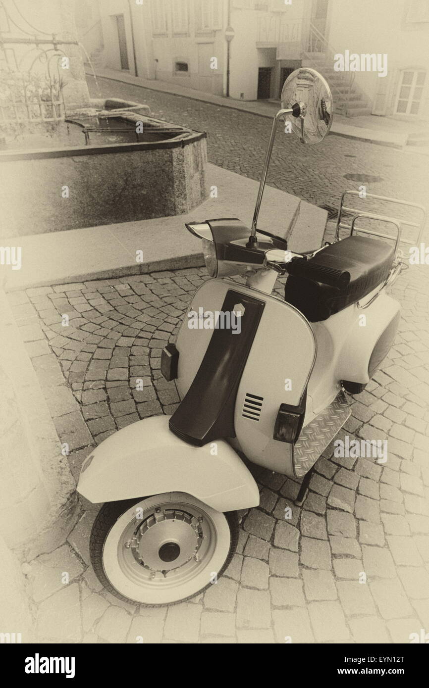 Alte Roller in schwarz / weiß Stockfotografie - Alamy