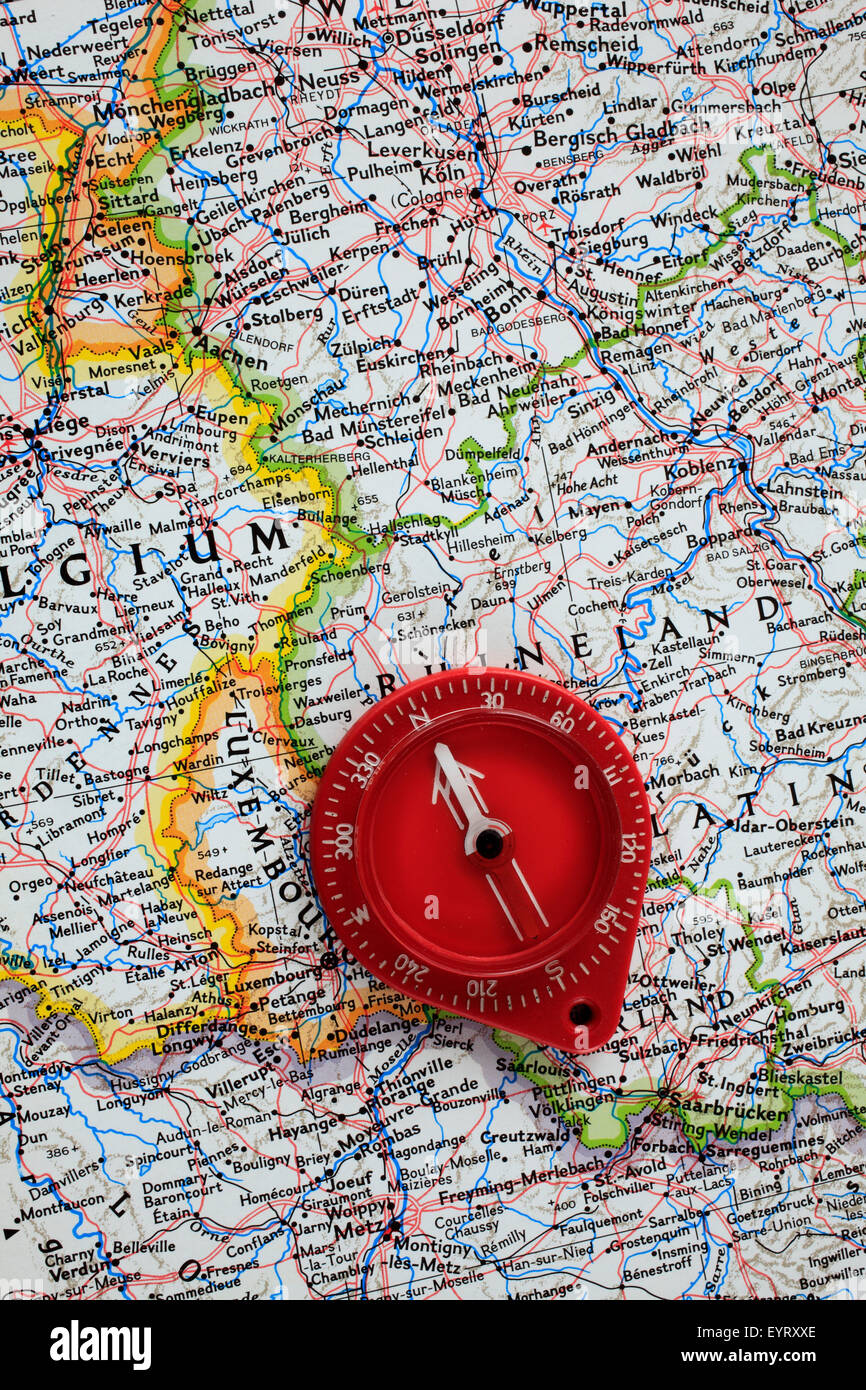Kompass reisekarte -Fotos und -Bildmaterial in hoher Auflösung – Alamy