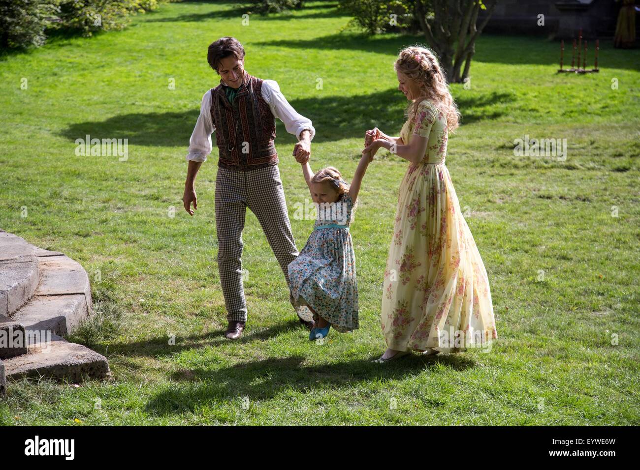 Cinderella; Jahr: 2015 USA; Regie: Kenneth Branagh; Ben Chaplin, Eloise ...