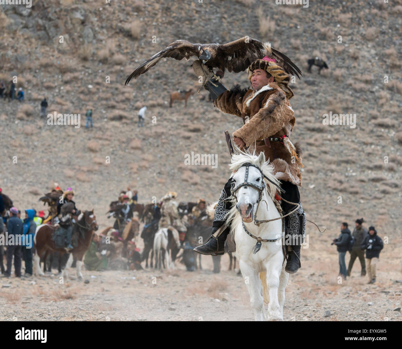 Wettbewerber, weißes Pferd, Adler hoch gehalten, besten Adler, Kostüm ...