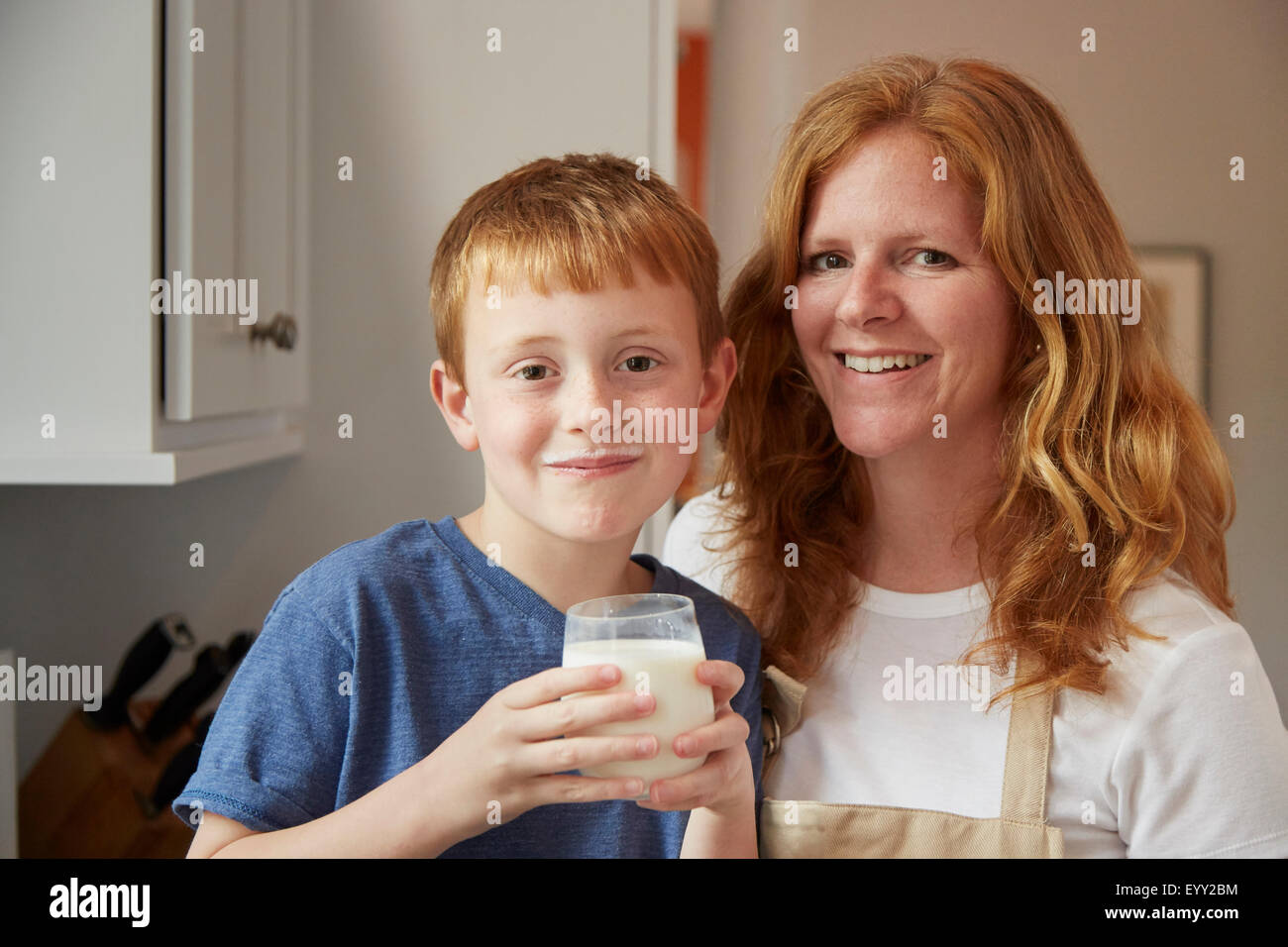 Frau Milch Trinken Stockfotos und -bilder Kaufen - Alamy