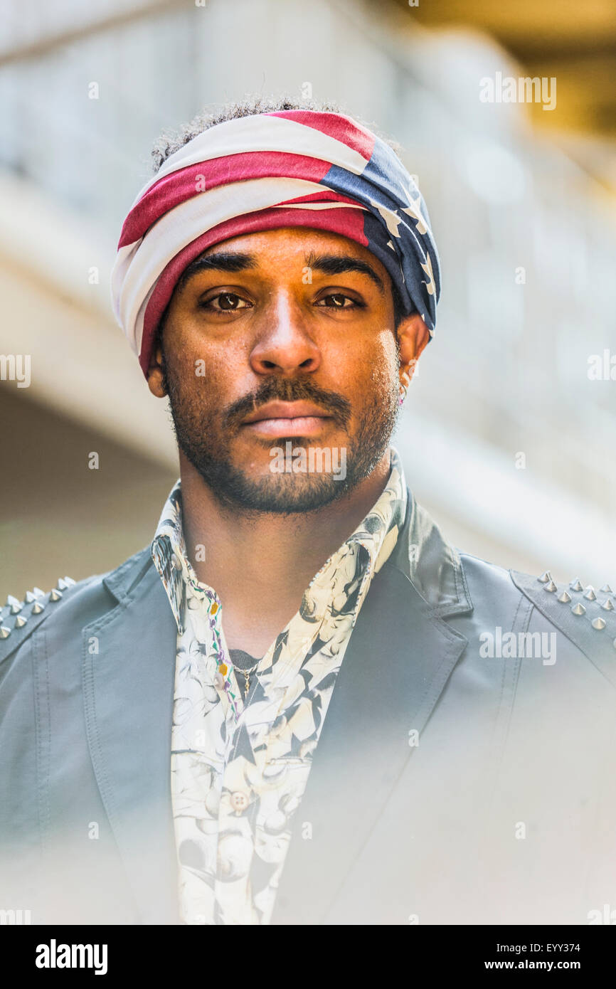 Mann und Flagge Stockfotos und -bilder Kaufen - Alamy