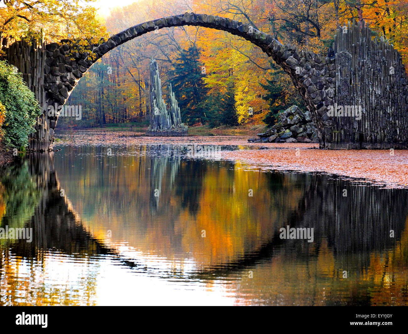 Rackotz Brücke am Rhododendronpark Kromlau, Deutschland, Sachsen ...