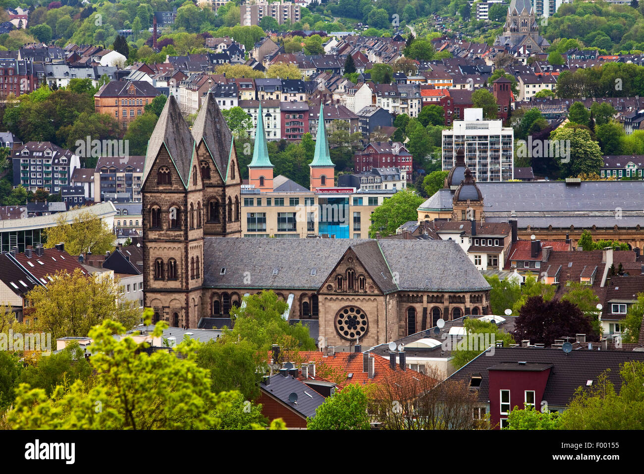Elberfeld mit den Kirchen St. Suitbertus und St. Laurentius ...