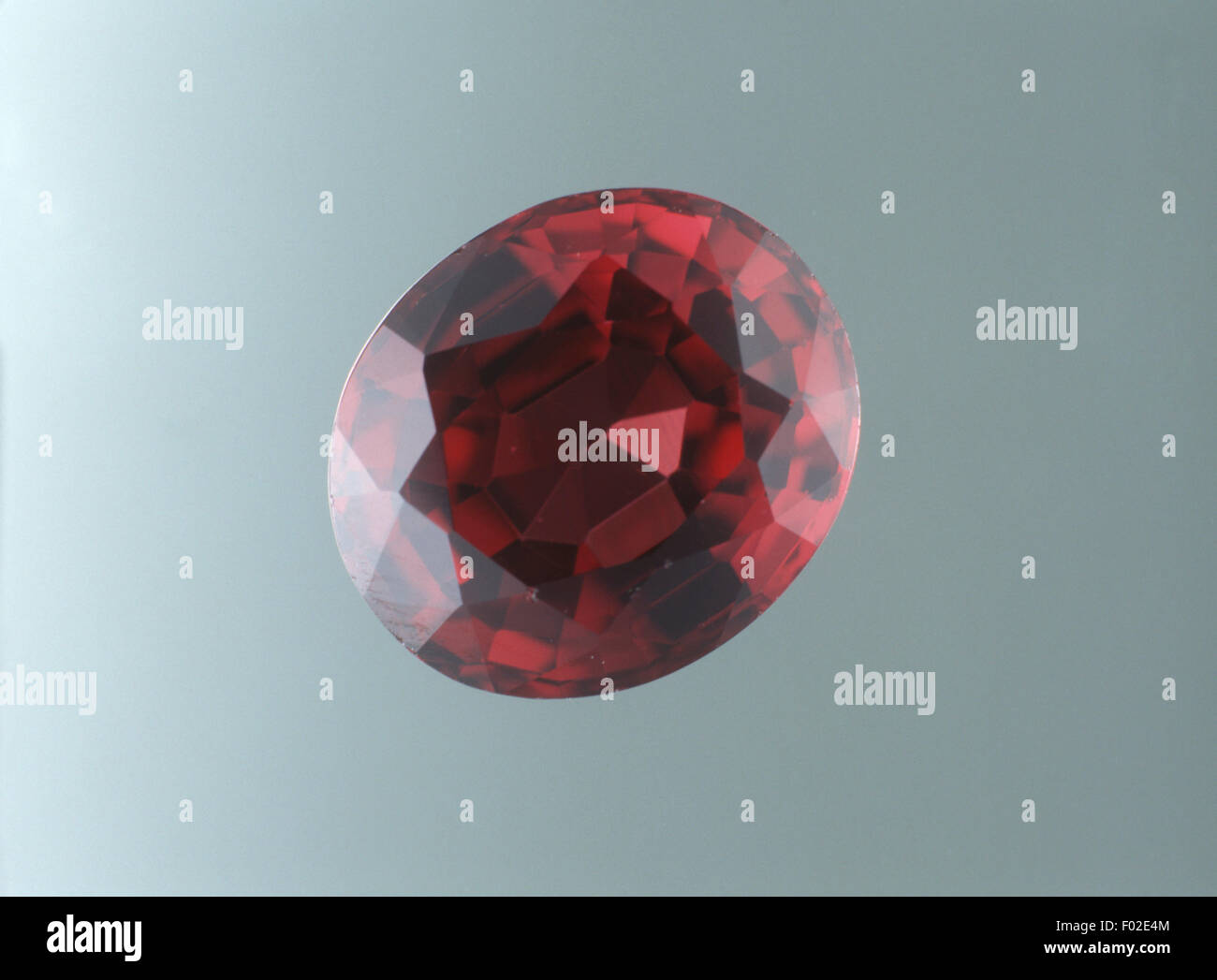 Almandine garnet -Fotos und -Bildmaterial in hoher Auflösung – Alamy