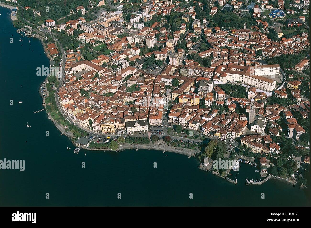 Luftaufnahme von Verbania Pallanza, Lago Maggiore - Piemont Region ...