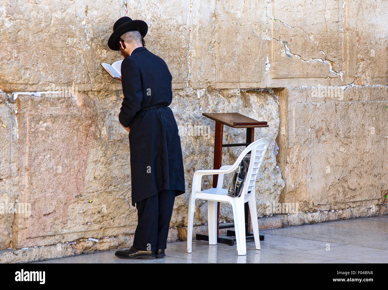 Israel, Jerusalem, orthodoxe Juden im Gebet an der Klagemauer ...