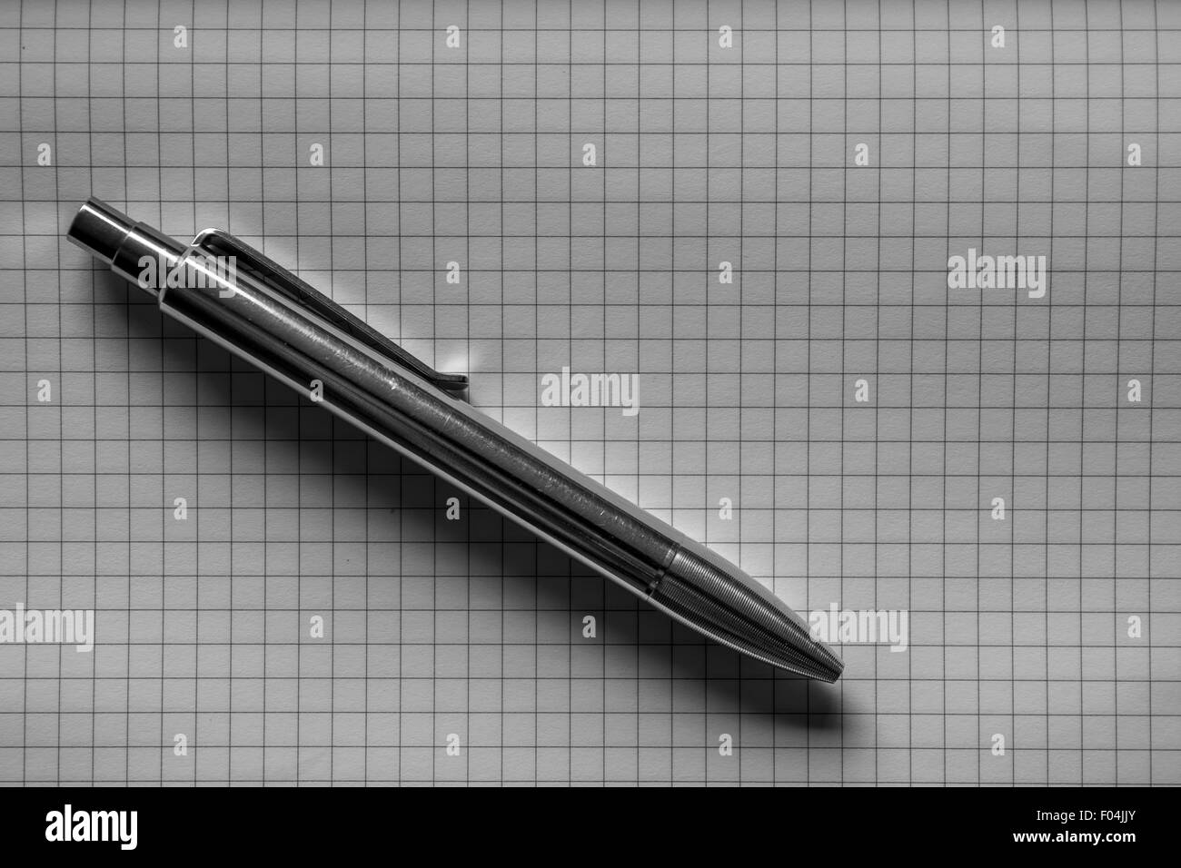 Mit stift und papier -Fotos und -Bildmaterial in hoher Auflösung – Alamy