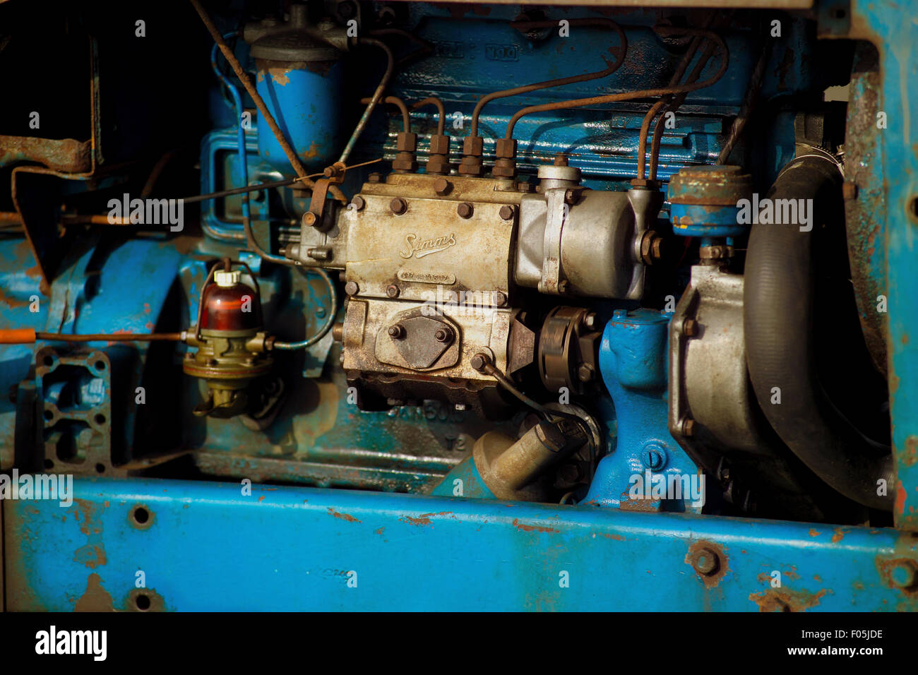 Old tractor motor -Fotos und -Bildmaterial in hoher Auflösung – Alamy