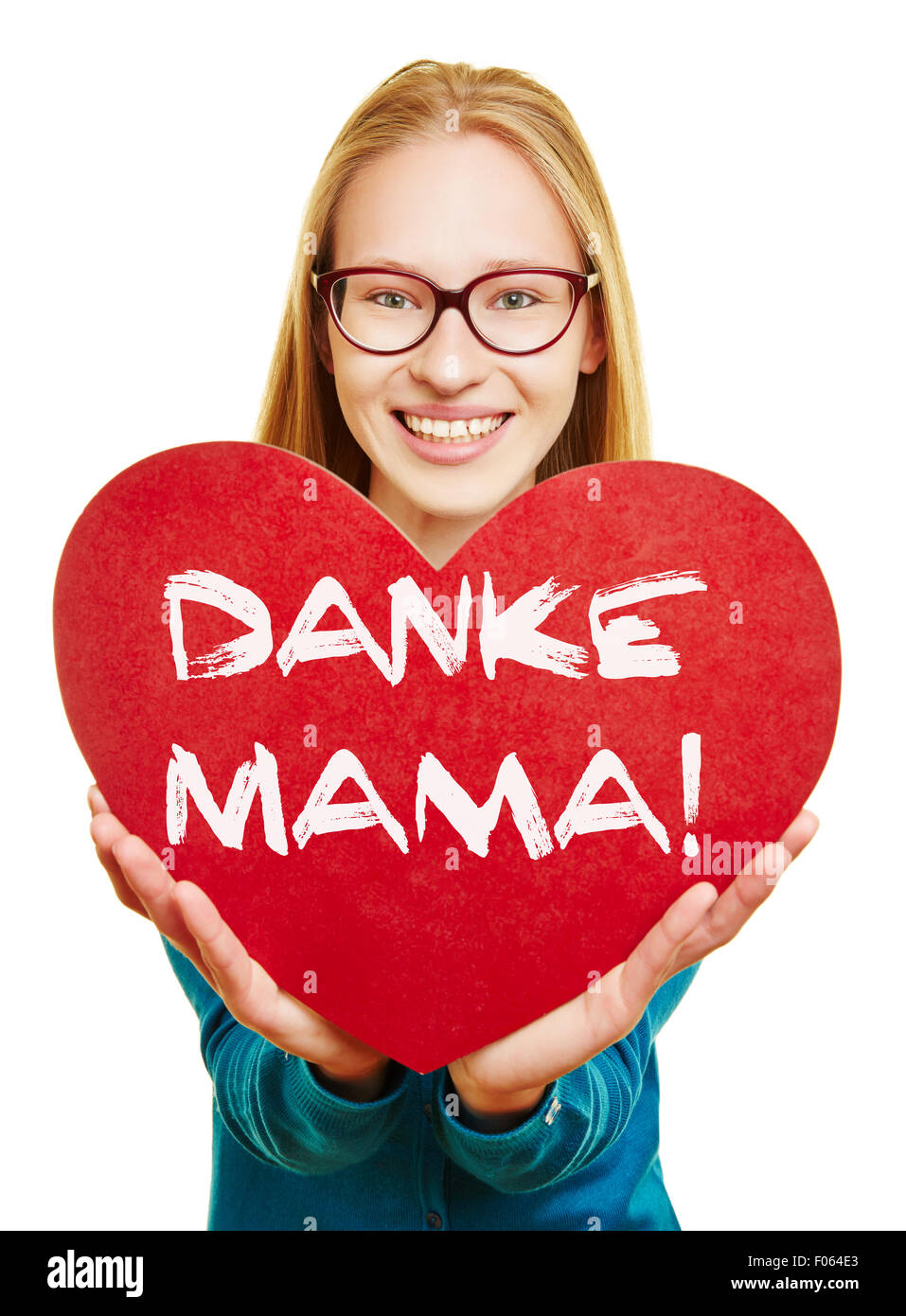 Junge Frau mit roten Herz für Mütter Tag sagen: auf Deutsch "Danke Mama ...