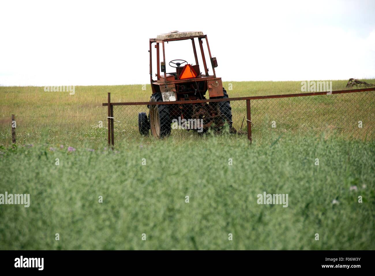 Traktor sommer -Fotos und -Bildmaterial in hoher Auflösung – Alamy